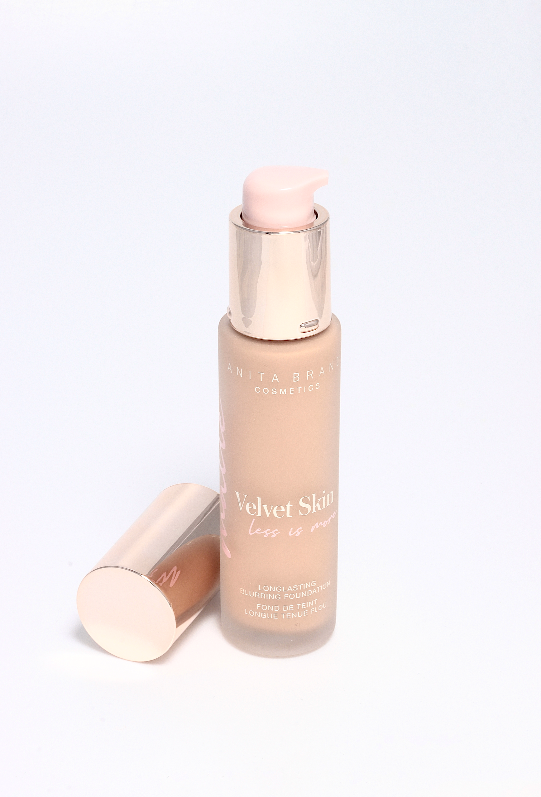 Νο3 W VELVET SKIN LONGLASTING BLURRING FOUNDATION